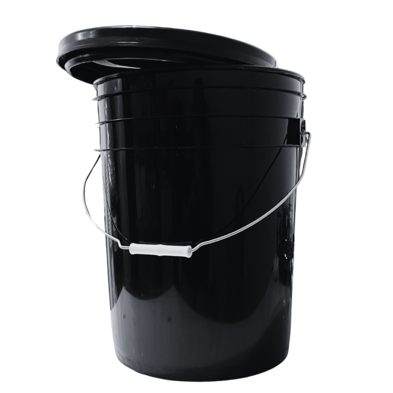 Balde Negro 20 Lts estándar con tapa - Plásticos Chile